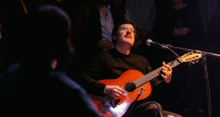 Coup de cœur francophone 2025 | Joseph Marchand, le guitariste de la sobriété | Critiques ...